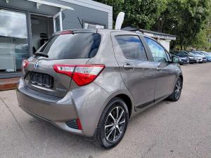 Green Toyota Yaris 2018 in Klaipeda, with an engine capacity of 1.50 L and mileage of 165 thousand km for 10500 €, photo 7 on AUTOMOTO.COM.LV