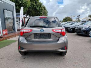 Green Toyota Yaris 2018 in Klaipeda, with an engine capacity of 1.50 L and mileage of 165 thousand km for 10500 €, photo 8 on AUTOMOTO.COM.LV