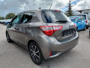 Green Toyota Yaris 2018 in Klaipeda, with an engine capacity of 1.50 L and mileage of 165 thousand km for 10500 €, photo 9 on AUTOMOTO.COM.LV