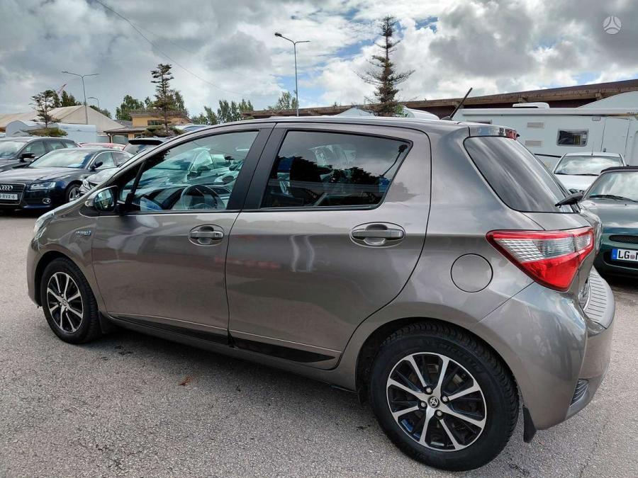 Green Toyota Yaris 2018 in Klaipeda, with an engine capacity of 1.50 L and mileage of 165 thousand km for 10500 €, photo 10 on AUTOMOTO.COM.LV