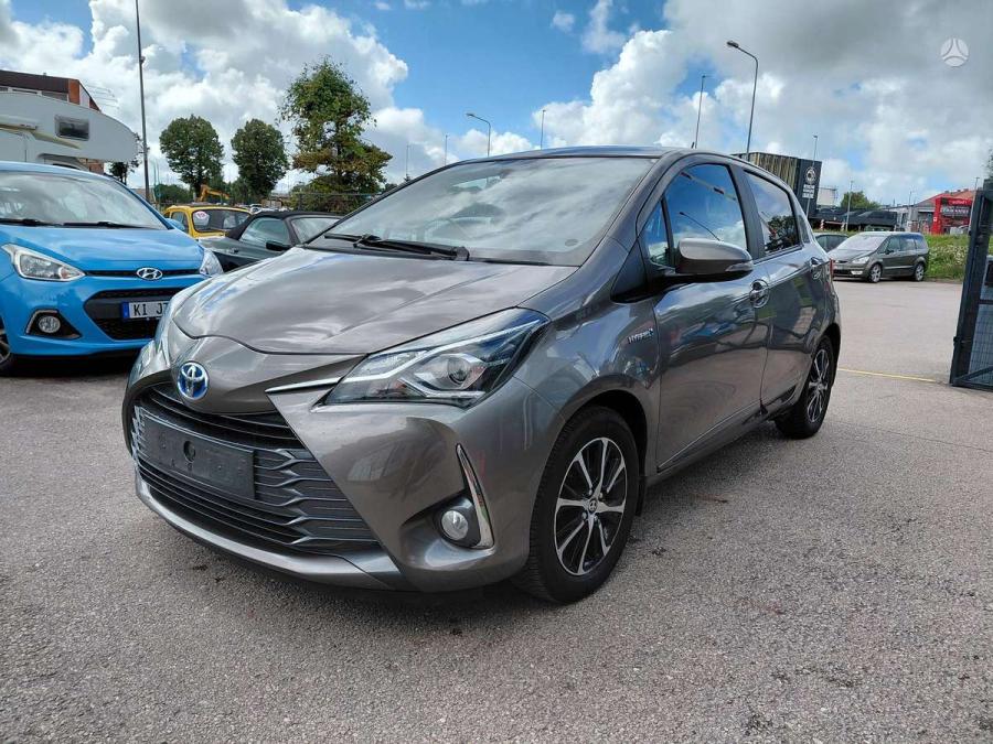 Green Toyota Yaris 2018 in Klaipeda, with an engine capacity of 1.50 L and mileage of 165 thousand km for 10500 €, photo 11 on AUTOMOTO.COM.LV