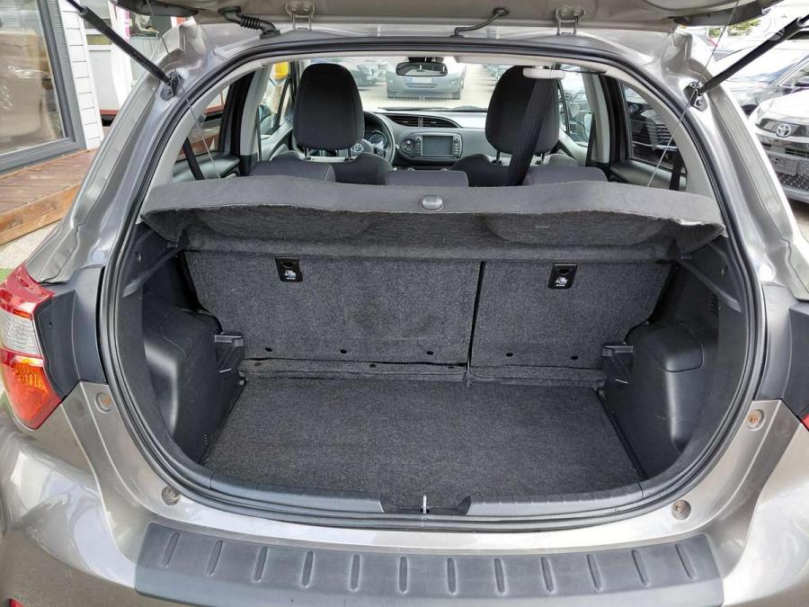 Green Toyota Yaris 2018 in Klaipeda, with an engine capacity of 1.50 L and mileage of 165 thousand km for 10500 €, photo 12 on AUTOMOTO.COM.LV