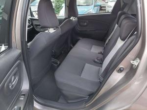 Green Toyota Yaris 2018 in Klaipeda, with an engine capacity of 1.50 L and mileage of 165 thousand km for 10500 €, photo 14 on AUTOMOTO.COM.LV