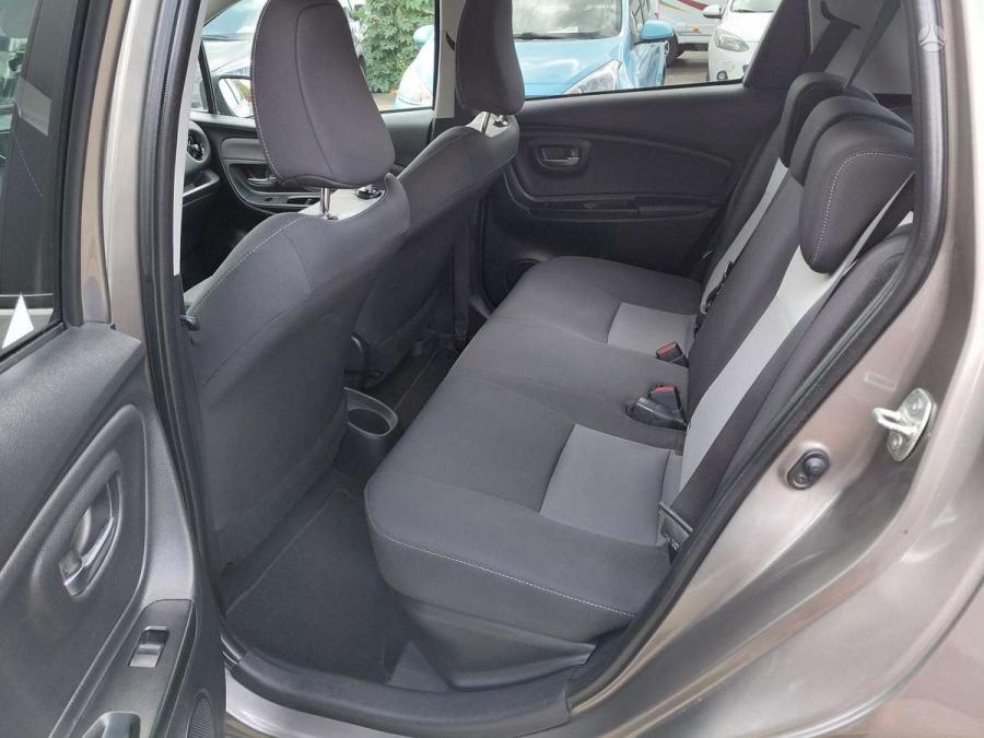 Green Toyota Yaris 2018 in Klaipeda, with an engine capacity of 1.50 L and mileage of 165 thousand km for 10500 €, photo 14 on AUTOMOTO.COM.LV
