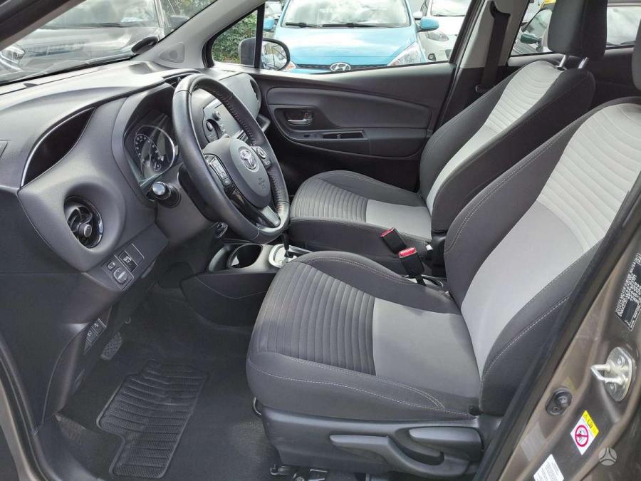 Green Toyota Yaris 2018 in Klaipeda, with an engine capacity of 1.50 L and mileage of 165 thousand km for 10500 €, photo 15 on AUTOMOTO.COM.LV
