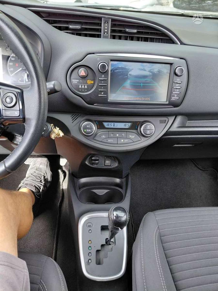 Green Toyota Yaris 2018 in Klaipeda, with an engine capacity of 1.50 L and mileage of 165 thousand km for 10500 €, photo 20 on AUTOMOTO.COM.LV