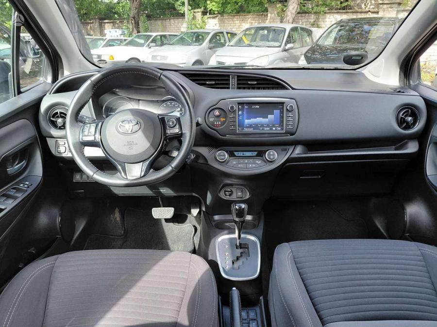 Green Toyota Yaris 2018 in Klaipeda, with an engine capacity of 1.50 L and mileage of 165 thousand km for 10500 €, photo 22 on AUTOMOTO.COM.LV