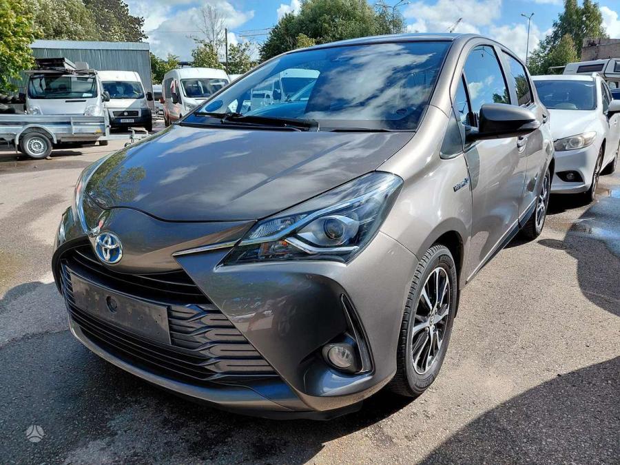 Green Toyota Yaris 2018 in Klaipeda, with an engine capacity of 1.50 L and mileage of 165 thousand km for 10500 €, photo 23 on AUTOMOTO.COM.LV