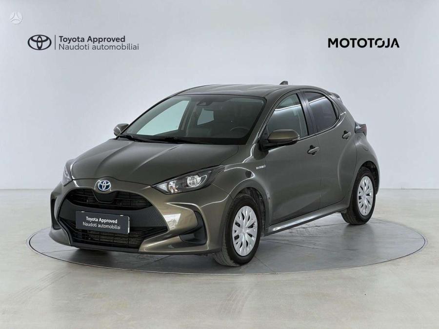 Green Toyota Yaris 2020 in Vilnius, with an engine capacity of 1.49 L and mileage of 84 thousand km for 15900 €, photo 1 on AUTOMOTO.COM.LV
