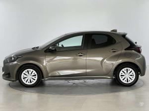 Green Toyota Yaris 2020 in Vilnius, with an engine capacity of 1.49 L and mileage of 84 thousand km for 15900 €, photo 4 on AUTOMOTO.COM.LV