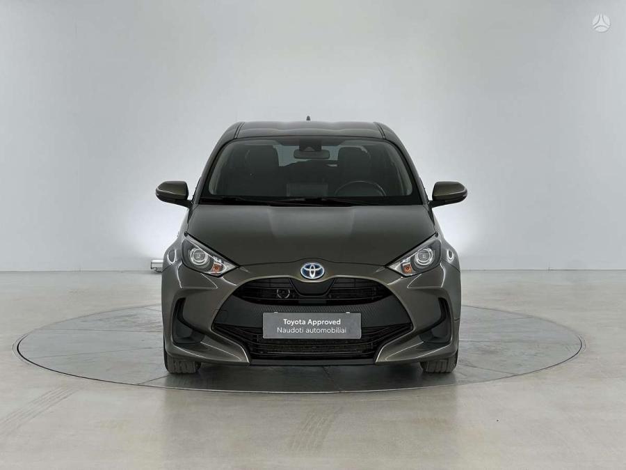 Green Toyota Yaris 2020 in Vilnius, with an engine capacity of 1.49 L and mileage of 84 thousand km for 15900 €, photo 6 on AUTOMOTO.COM.LV