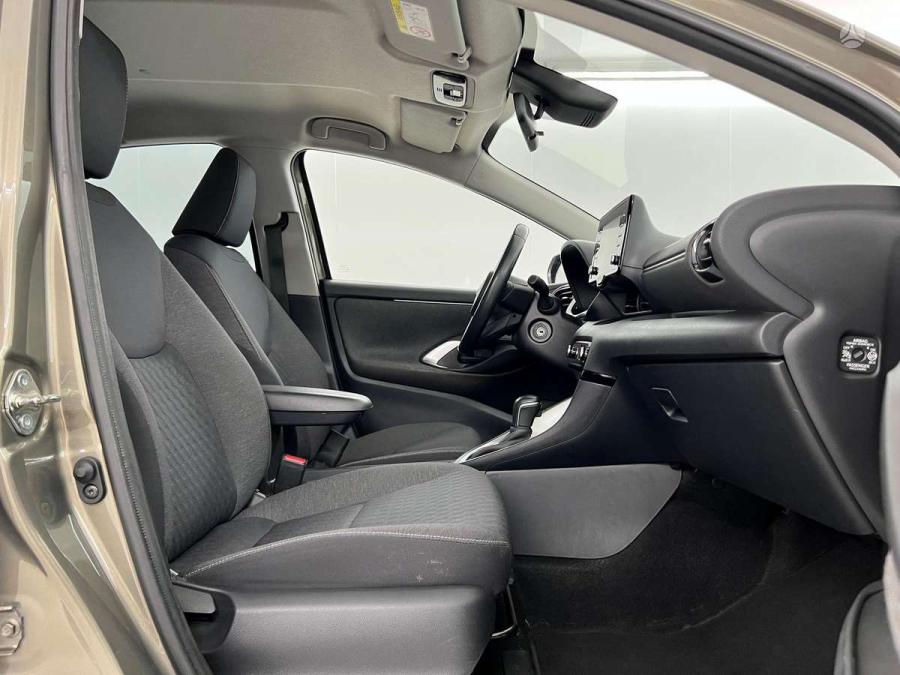 Green Toyota Yaris 2020 in Vilnius, with an engine capacity of 1.49 L and mileage of 84 thousand km for 15900 €, photo 7 on AUTOMOTO.COM.LV