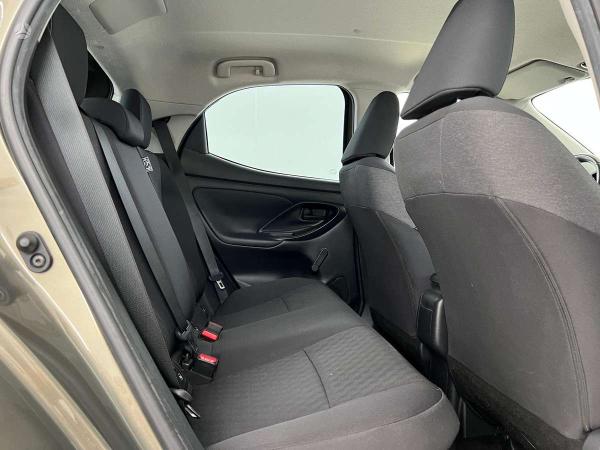 Green Toyota Yaris 2020 in Vilnius, with an engine capacity of 1.49 L and mileage of 84 thousand km for 15900 €, photo 7 on AUTOMOTO.COM.LV