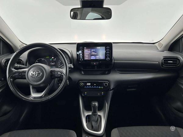 Green Toyota Yaris 2020 in Vilnius, with an engine capacity of 1.49 L and mileage of 84 thousand km for 15900 €, photo 8 on AUTOMOTO.COM.LV