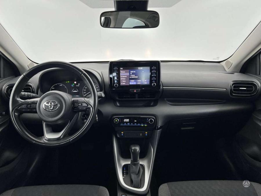 Green Toyota Yaris 2020 in Vilnius, with an engine capacity of 1.49 L and mileage of 84 thousand km for 15900 €, photo 9 on AUTOMOTO.COM.LV