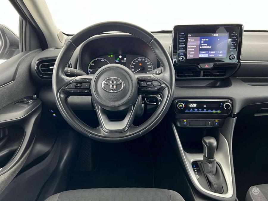 Green Toyota Yaris 2020 in Vilnius, with an engine capacity of 1.49 L and mileage of 84 thousand km for 15900 €, photo 10 on AUTOMOTO.COM.LV