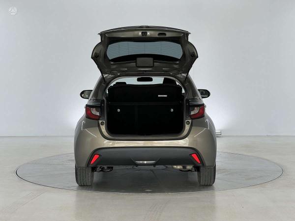 Green Toyota Yaris 2020 in Vilnius, with an engine capacity of 1.49 L and mileage of 84 thousand km for 15900 €, photo 10 on AUTOMOTO.COM.LV