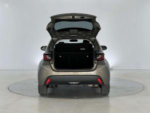 Green Toyota Yaris 2020 in Vilnius, with an engine capacity of 1.49 L and mileage of 84 thousand km for 15900 €, photo 11 on AUTOMOTO.COM.LV