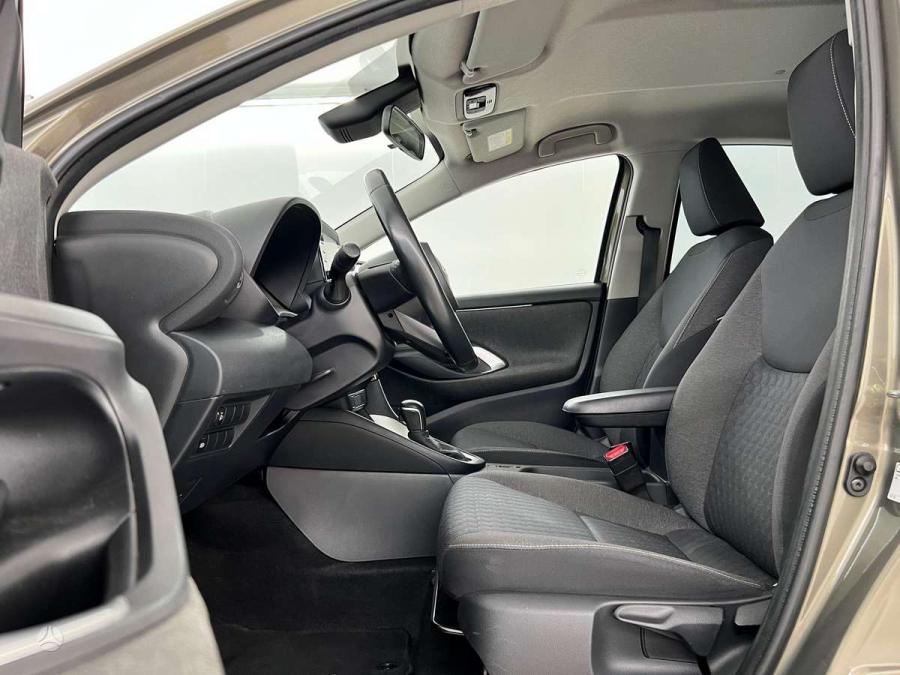 Green Toyota Yaris 2020 in Vilnius, with an engine capacity of 1.49 L and mileage of 84 thousand km for 15900 €, photo 12 on AUTOMOTO.COM.LV
