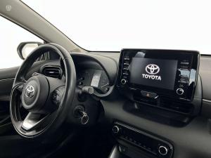 Green Toyota Yaris 2020 in Vilnius, with an engine capacity of 1.49 L and mileage of 84 thousand km for 15900 €, photo 15 on AUTOMOTO.COM.LV
