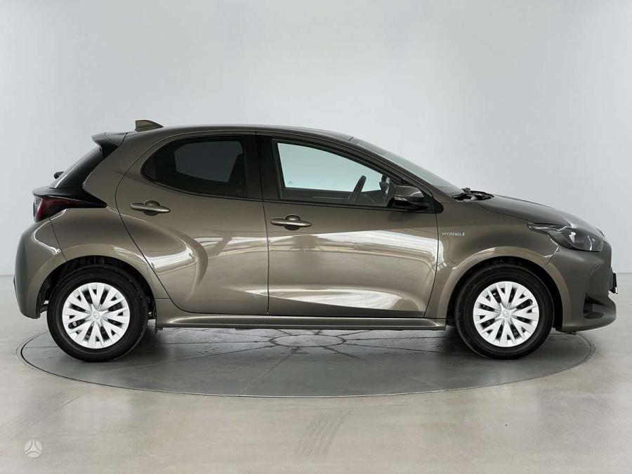 Green Toyota Yaris 2020 in Vilnius, with an engine capacity of 1.49 L and mileage of 84 thousand km for 15900 €, photo 17 on AUTOMOTO.COM.LV