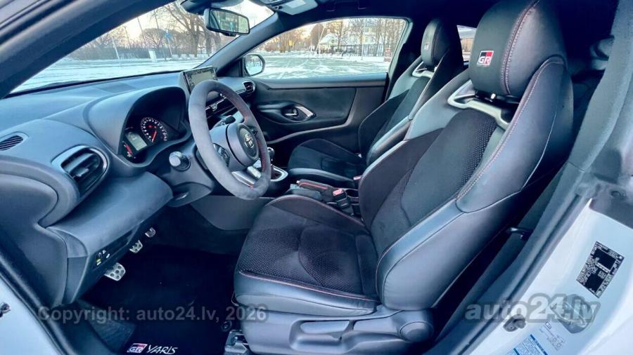 Zaļš Toyota Yaris 2021 Tallina, ar dzinēja tilpumu 1.60 L un nobraukumu 41 tūkst. km par 32000 €, foto 7 vietnē AUTOMOTO.COM.LV