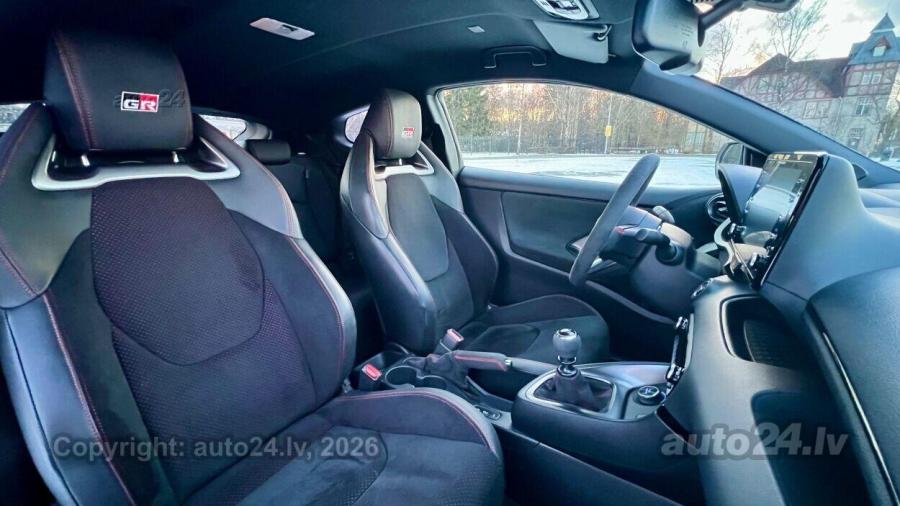 Zaļš Toyota Yaris 2021 Tallina, ar dzinēja tilpumu 1.60 L un nobraukumu 41 tūkst. km par 32000 €, foto 9 vietnē AUTOMOTO.COM.LV