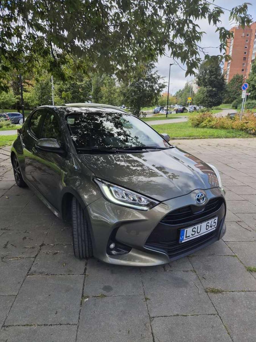 Zaļš Toyota Yaris 2021 Vievis, ar dzinēja tilpumu 1.49 L un nobraukumu 140 tūkst. km par 14900 €, foto 1 vietnē AUTOMOTO.COM.LV