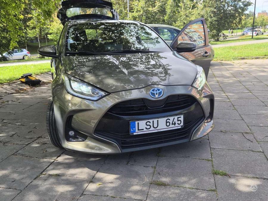 Zaļš Toyota Yaris 2021 Vievis, ar dzinēja tilpumu 1.49 L un nobraukumu 140 tūkst. km par 14900 €, foto 3 vietnē AUTOMOTO.COM.LV