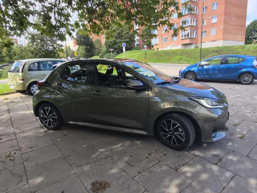 Zaļš Toyota Yaris 2021 Vievis, ar dzinēja tilpumu 1.49 L un nobraukumu 140 tūkst. km par 14900 €, foto 4 vietnē AUTOMOTO.COM.LV