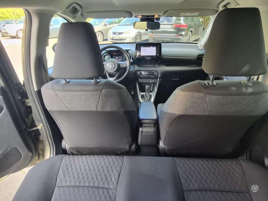 Zaļš Toyota Yaris 2021 Vievis, ar dzinēja tilpumu 1.49 L un nobraukumu 140 tūkst. km par 14900 €, foto 6 vietnē AUTOMOTO.COM.LV