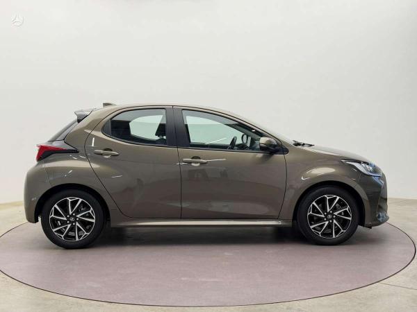 Zaļš Toyota Yaris 2022 Panevēža, ar dzinēja tilpumu 1.49 L un nobraukumu 30 tūkst. km par 18590 €, foto 4 vietnē AUTOMOTO.COM.LV
