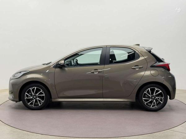 Zaļš Toyota Yaris 2022 Panevēža, ar dzinēja tilpumu 1.49 L un nobraukumu 30 tūkst. km par 18590 €, foto 5 vietnē AUTOMOTO.COM.LV