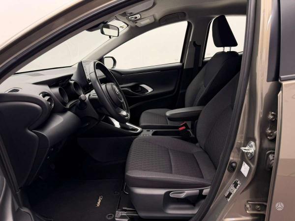 Zaļš Toyota Yaris 2022 Panevēža, ar dzinēja tilpumu 1.49 L un nobraukumu 30 tūkst. km par 18590 €, foto 9 vietnē AUTOMOTO.COM.LV
