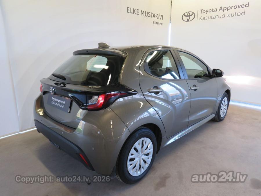 Zaļš Toyota Yaris 2022 Tallina, ar dzinēja tilpumu 1.49 L un nobraukumu 72 tūkst. km par 15500 €, foto 3 vietnē AUTOMOTO.COM.LV