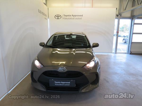 Green Toyota Yaris 2022 in Tallinn, with an engine capacity of 1.49 L and mileage of 72 thousand km for 15500 €, photo 6 on AUTOMOTO.COM.LV