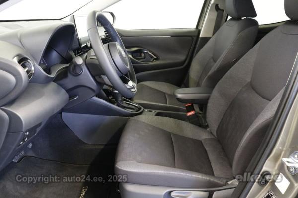 Zaļš Toyota Yaris 2024 Tallina, ar dzinēja tilpumu 1.49 L un nobraukumu 2 tūkst. km par 23500 €, foto 11 vietnē AUTOMOTO.COM.LV