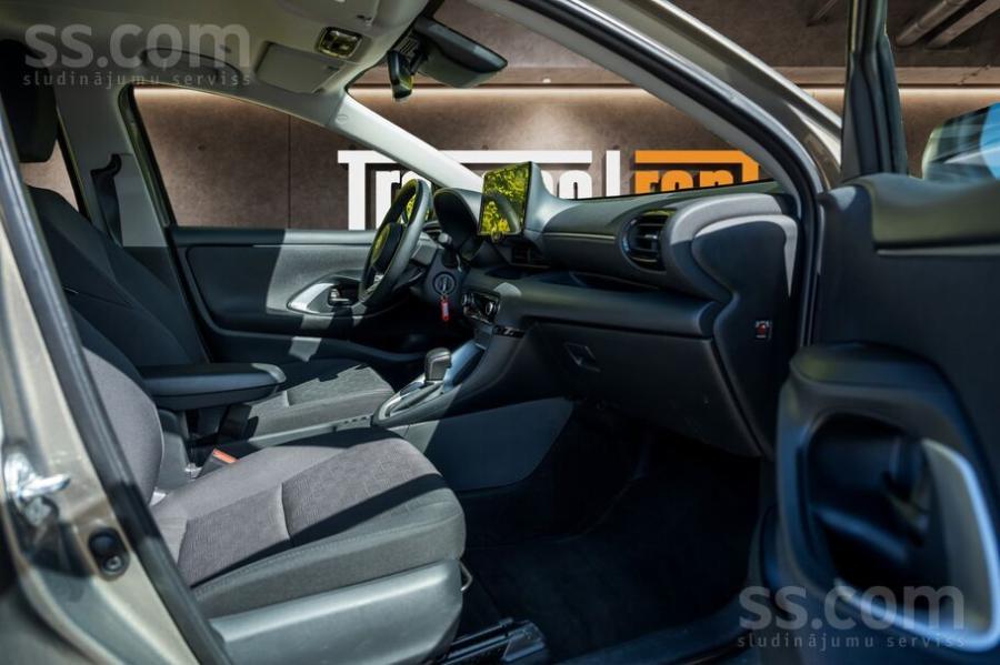 Zaļš Toyota Yaris 2024 Rīga, ar dzinēja tilpumu 1.50 L un nobraukumu 24 tūkst. km par 17350 €, foto 12 vietnē AUTOMOTO.COM.LV
