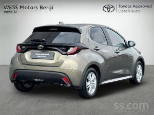 Zaļš Toyota Yaris 2024 Rīga, ar dzinēja tilpumu 1.50 L un nobraukumu 5 tūkst. km par 19990 €, foto 3 vietnē AUTOMOTO.COM.LV
