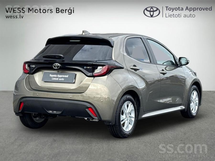 Zaļš Toyota Yaris 2024 Rīga, ar dzinēja tilpumu 1.50 L un nobraukumu 5 tūkst. km par 19990 €, foto 3 vietnē AUTOMOTO.COM.LV