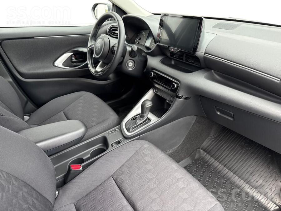 Zaļš Toyota Yaris 2024 Rīga, ar dzinēja tilpumu 1.50 L un nobraukumu 5 tūkst. km par 19990 €, foto 7 vietnē AUTOMOTO.COM.LV