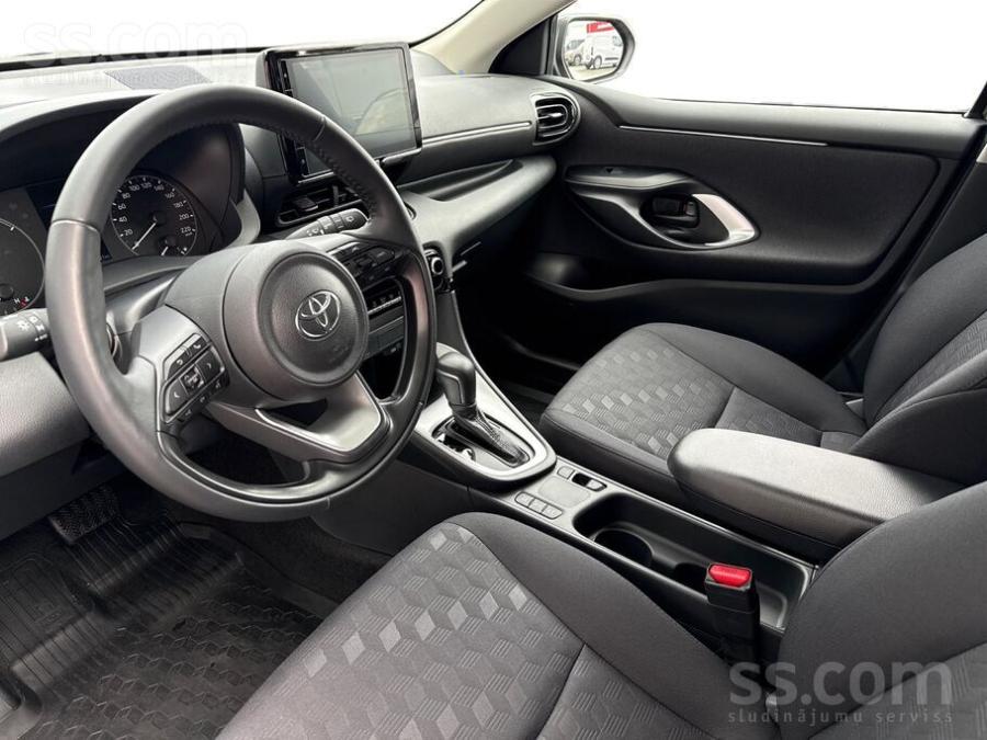 Zaļš Toyota Yaris 2024 Rīga, ar dzinēja tilpumu 1.50 L un nobraukumu 5 tūkst. km par 19990 €, foto 12 vietnē AUTOMOTO.COM.LV