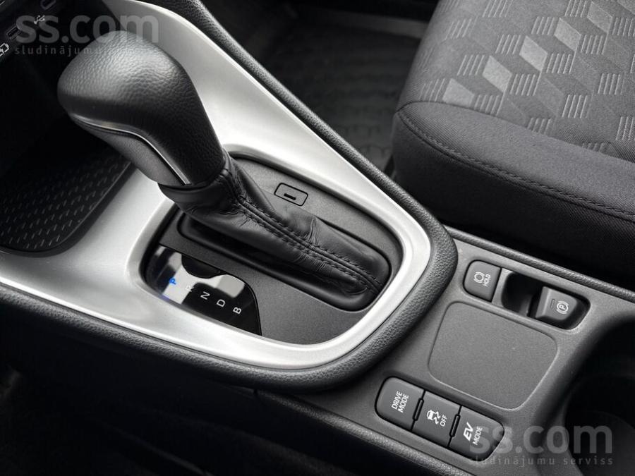 Zaļš Toyota Yaris 2024 Rīga, ar dzinēja tilpumu 1.50 L un nobraukumu 5 tūkst. km par 19990 €, foto 16 vietnē AUTOMOTO.COM.LV