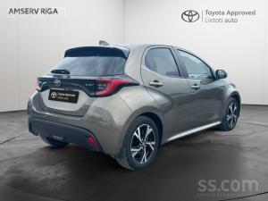 Zaļš Toyota Yaris 2025 Rīga, ar dzinēja tilpumu 1.50 L un nobraukumu 44 tūkst. km par 20700 €, foto 3 vietnē AUTOMOTO.COM.LV