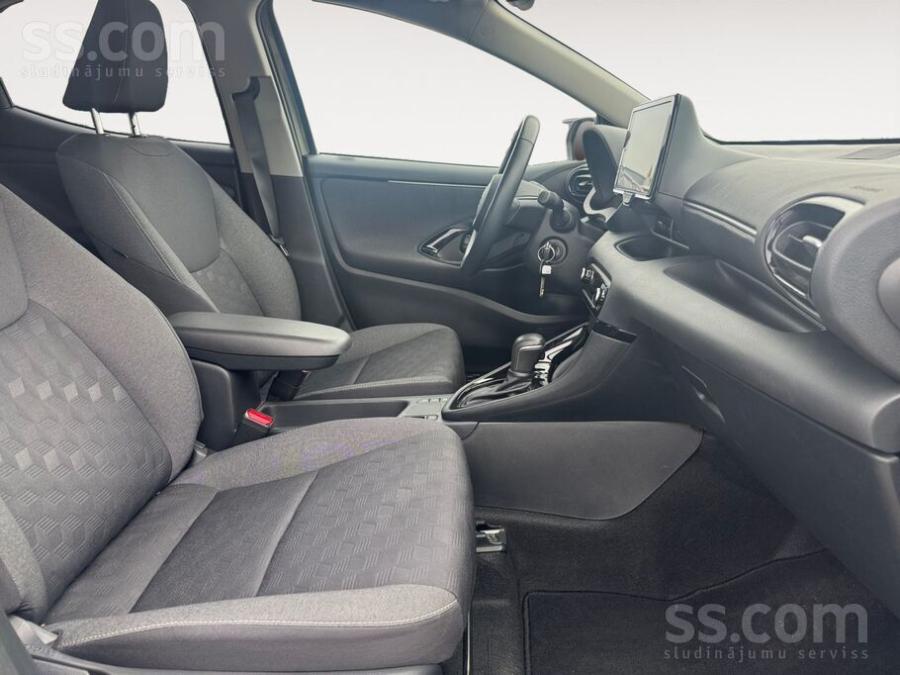 Zaļš Toyota Yaris 2025 Rīga, ar dzinēja tilpumu 1.50 L un nobraukumu 44 tūkst. km par 20700 €, foto 7 vietnē AUTOMOTO.COM.LV