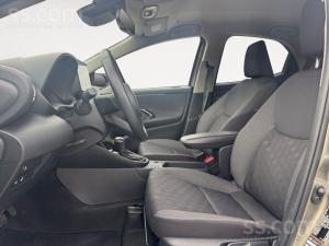 Zaļš Toyota Yaris 2025 Rīga, ar dzinēja tilpumu 1.50 L un nobraukumu 44 tūkst. km par 20700 €, foto 12 vietnē AUTOMOTO.COM.LV
