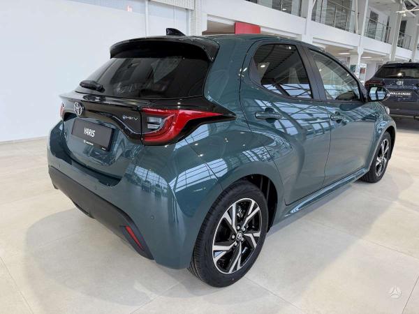 Zaļš Toyota Yaris 2026 Panevēža, ar dzinēja tilpumu 1.49 L un nobraukumu 1 tūkst. km par 22990 €, foto 4 vietnē AUTOMOTO.COM.LV