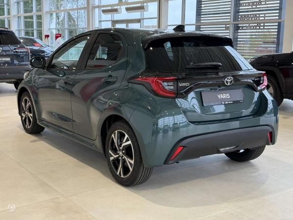Zaļš Toyota Yaris 2026 Panevēža, ar dzinēja tilpumu 1.49 L un nobraukumu 1 tūkst. km par 22990 €, foto 6 vietnē AUTOMOTO.COM.LV
