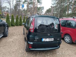 Zaļš Toyota Yaris 2001 Rīga, ar dzinēja tilpumu 1.30 L un nobraukumu 315 tūkst. km par 1050 €, foto 4 vietnē AUTOMOTO.COM.LV