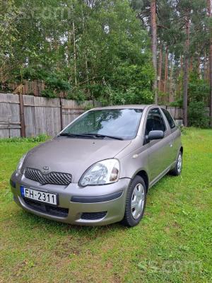 Pelēks Toyota Yaris 2004 Rīga, ar dzinēja tilpumu 1.00 L un nobraukumu 164 tūkst. km par 650 €, foto  vietnē AUTOMOTO.COM.LV